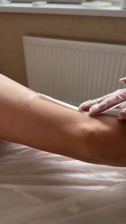 Депиляция теплым воском и липкость