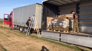 Погрузка рулонных газонов