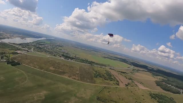 Ира под парашютом