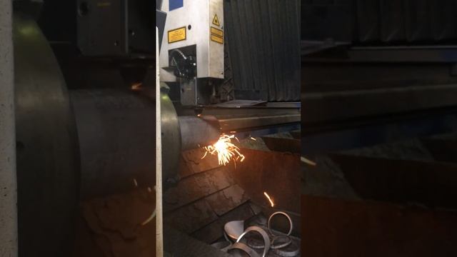 Лазерная резка трубы из нержавейки большого диаметра
