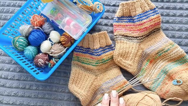 Готовлюсь к переезду и немного вяжу. Что сейчас на спицах 🧶