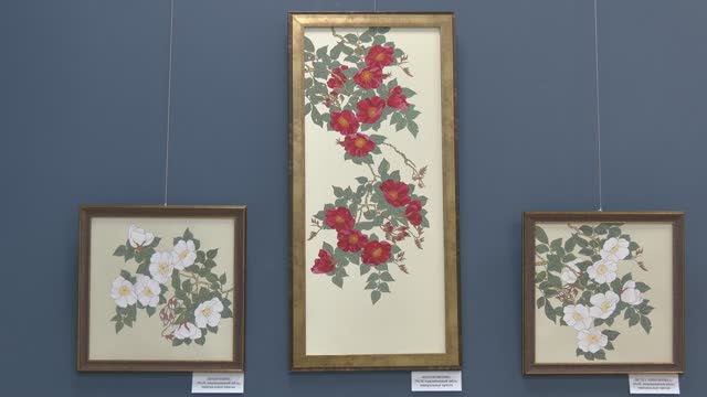 В Ивантеевке представили выставку художницы Ирины Молодцовой «Ханами - любование цветами»