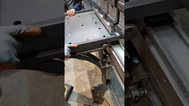 Гибка листового металла - штамповка ребер жесткости