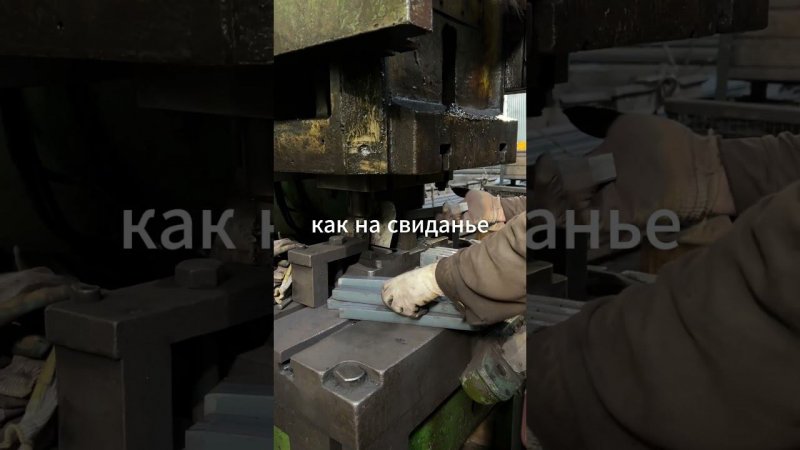Интересная песня про завод. Кто поет?