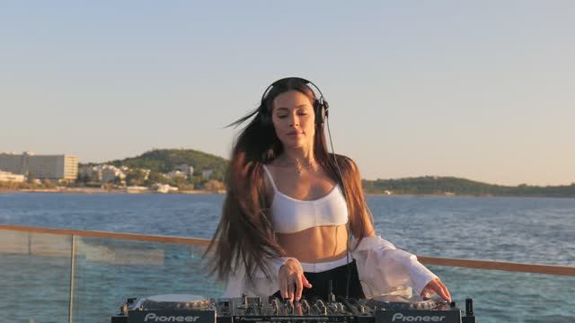 Xenia Dia (Diamond) Dj @ Live Athens Sea View - Techno Dj Mix