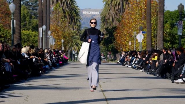 Показ коллекции Balenciaga осень 2024