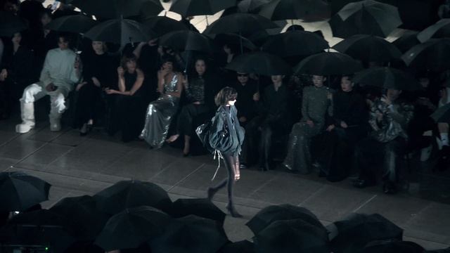 Показ коллекции Balenciaga весна 2025