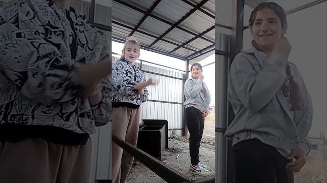 Повторения кадров из роликов бискаса, С МОЕЙ ПОДРУГОЙ!
идея Мифёр и Мифер