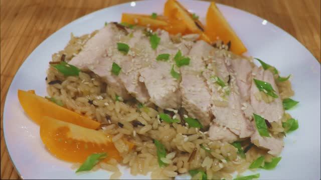 Куриные грудки с рисом, имбирем, чесноком, чили и  зеленым луком