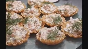 Тарталетки с красной рыбой и огурцом и творожным сыром. Пошаговый рецепт приготовления