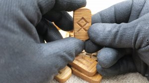 Руны из Дуба. Старший Футарк. Набор скандинавских рун. Настоящая ручная работа.