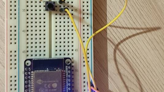 Подключаем кнопку к ESP32 с помощью MicroPython. Используем длинные и короткие нажатия на кнопку.