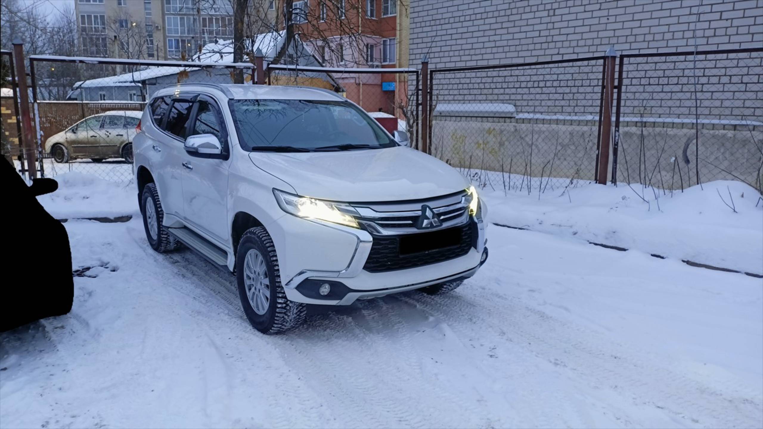 Отключение АВТОЗАПИРАНИЯ дверей при наборе скорости на Mitsubishi Pajero Sport