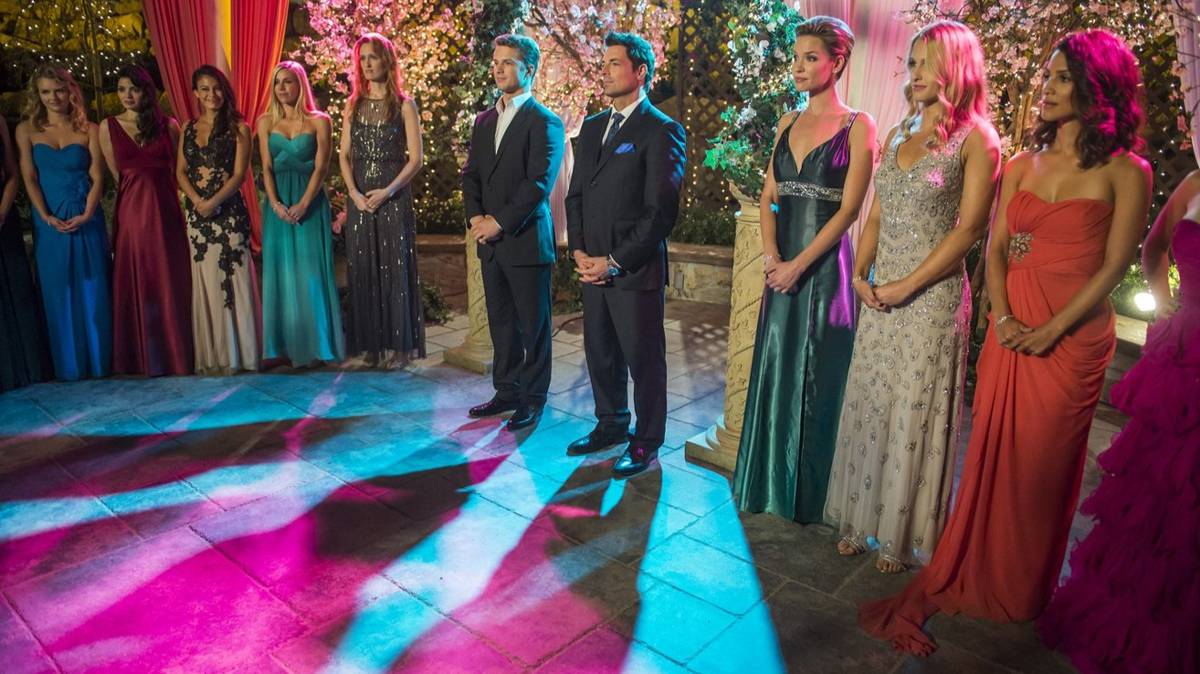 Сериал Нереальный холостяк - 3 сезон 10 серия / UnREAL