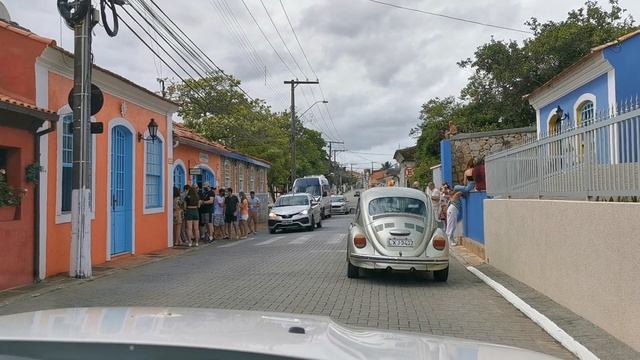 Дорога по небольшой деревеньке острова Санта-Катарина в Бразилии