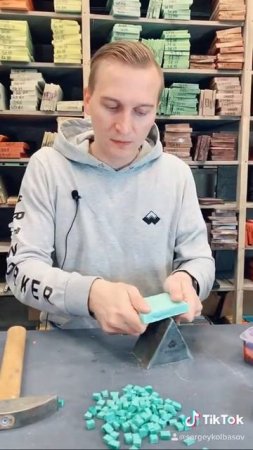 Как колоть смальту в кирпичиках?