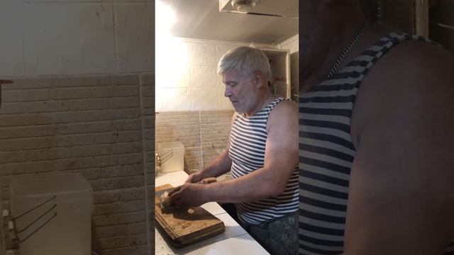 Кормлю собак сырой рыбой и всем советую!