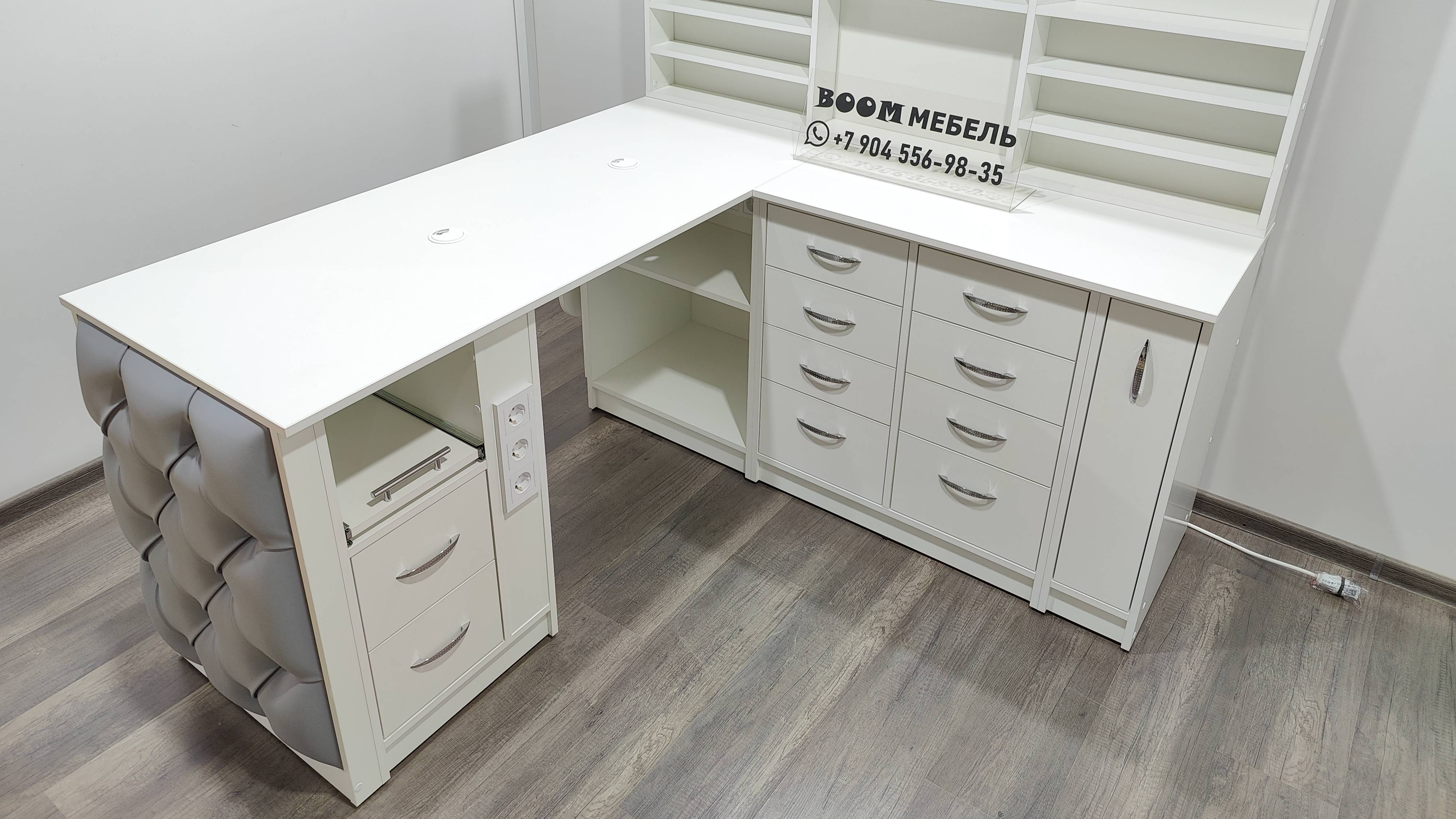 Маникюрный стол с каретной стяжкой "Королев"