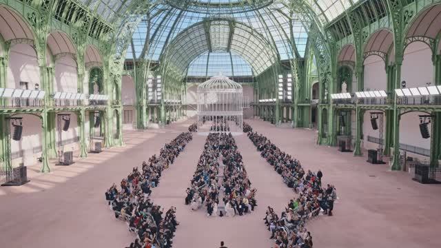 Показ коллекции CHANEL весна-лето 2025