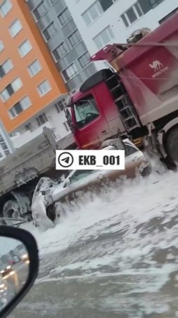 В Академическом случилась массовая авария лютый замес