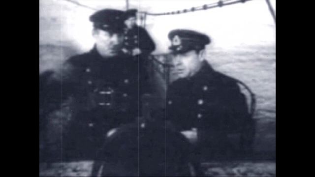 По местам стоять к всплытию!