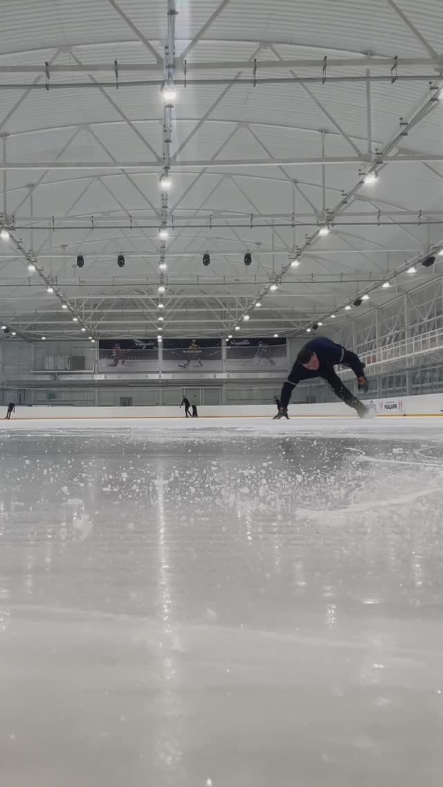 #freestyleiceskating#groundtouch180+uramawashi 
Фристайл на коньках Перекидной + Ура Маваши