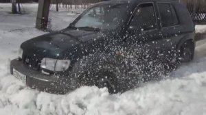 Нива и  Kia Sportage 1 по снегу,   кто круче.....