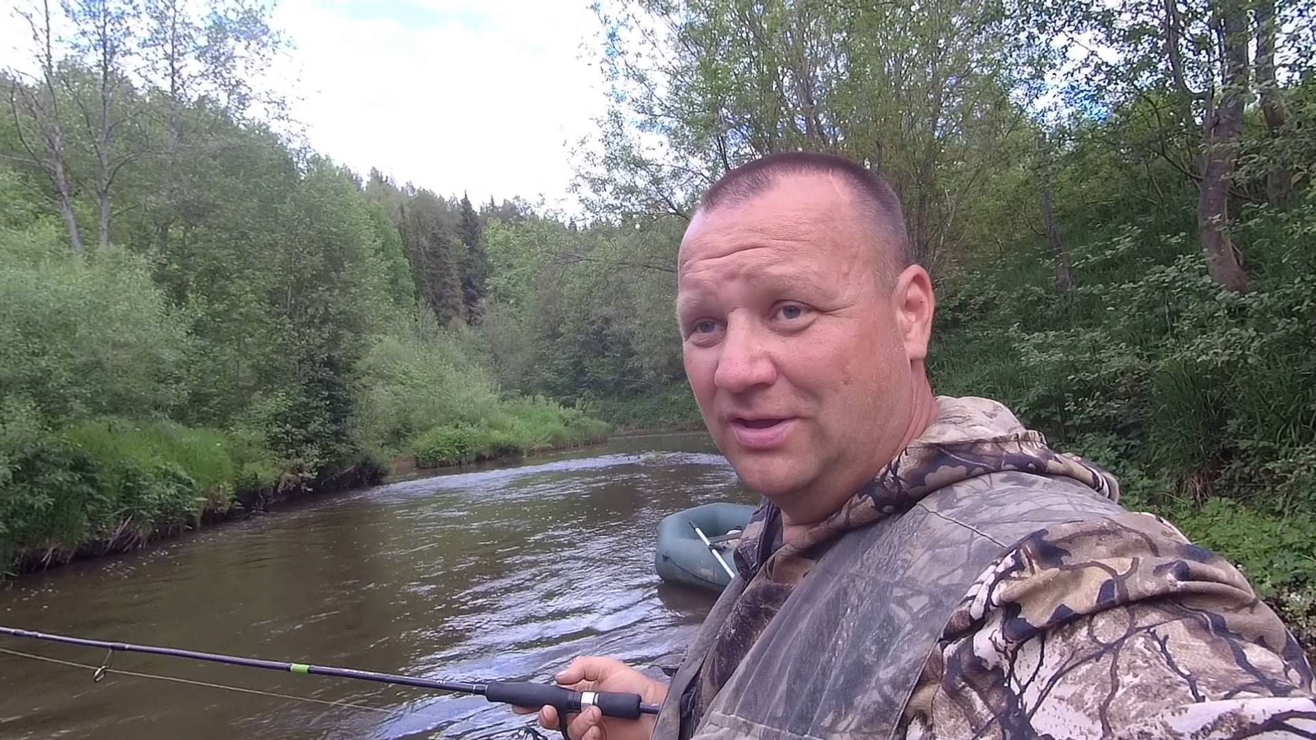 Со спиннингом на сплаве по маленькой речке.