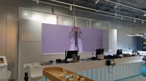Магазин Trend Island в ТРЦ Авиапарк, большой закассовый экран