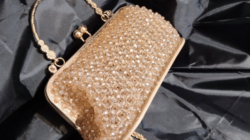 Сумочка из хрустальных бусин на фермуаре 👛
