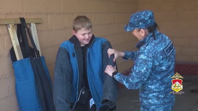 В Северной Осетии ребята из многодетных семей и дети участников СВО посетили кинологов