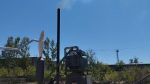 Процесс работы машины по производству древесного угля