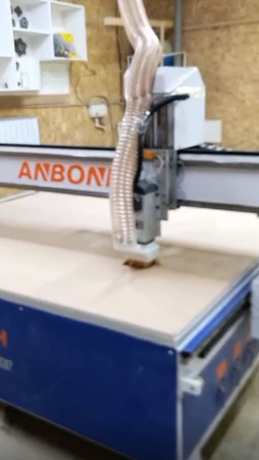 Фрезерный станок c ЧПУ 2140 AH в деле.