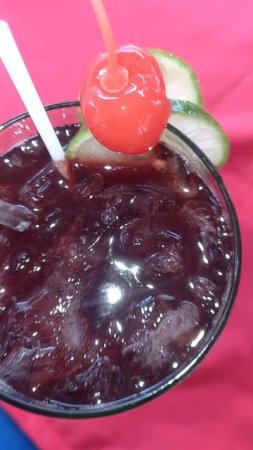deliciosa bebida preparada en La Perla de Azacualpa