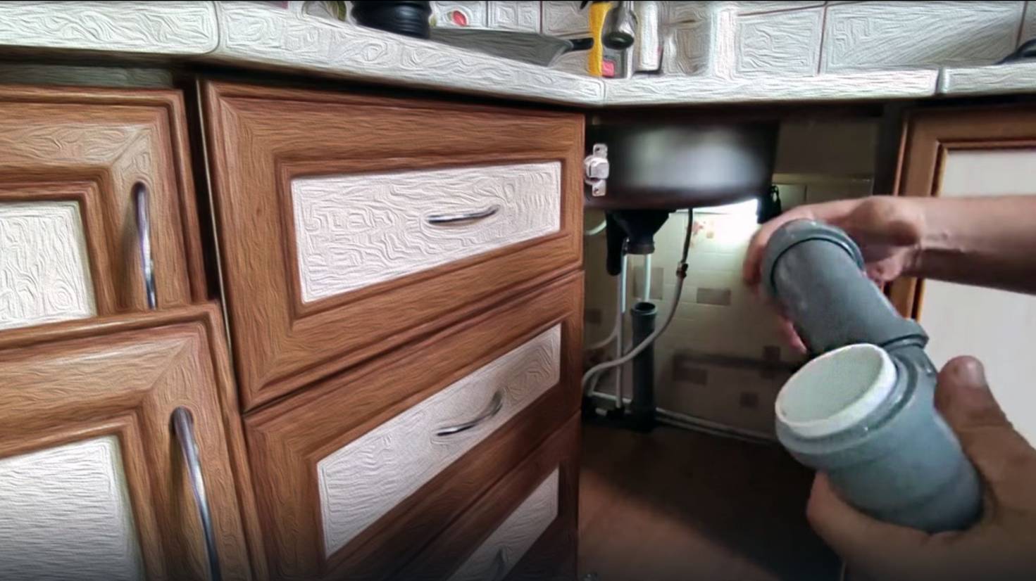 Замена сифона на самодельный. Получился быстрый слив. Sink Siphon Showdown DIY vs Store Bought!