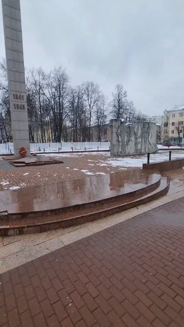 Сквер воинов интернационалистов, стелла и вечный огонь в честь победы над фашизмом в ВОВ в Подольске