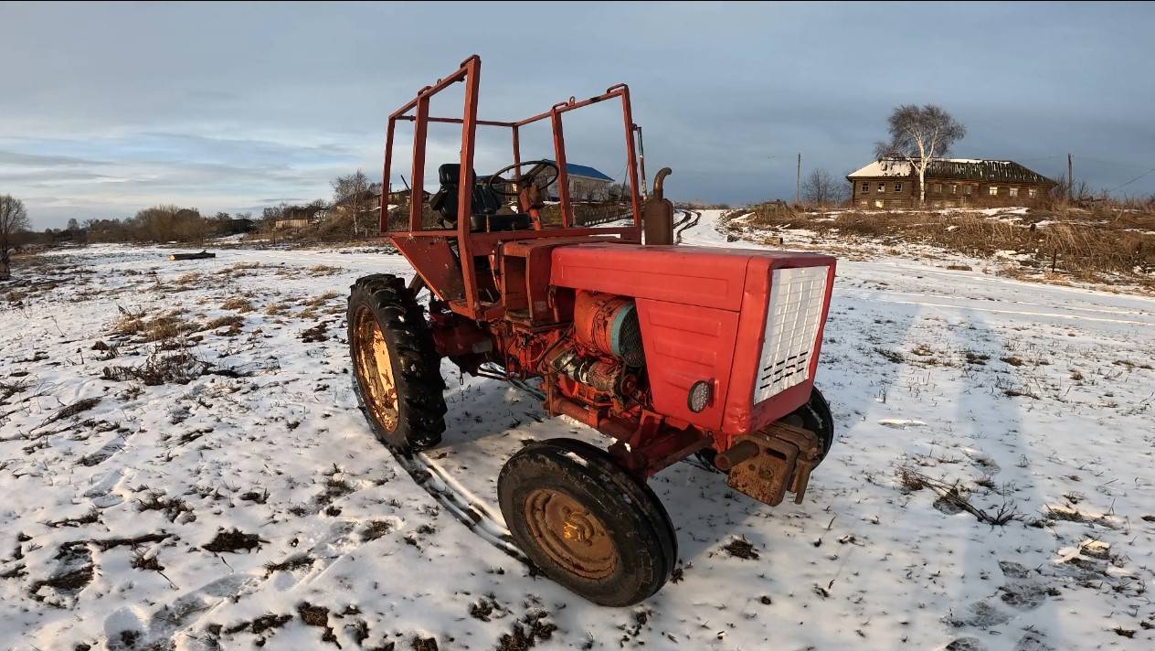 Трактор Т-25А первый запуск после зимы.Проверяю блокировку, буксую в снегу!