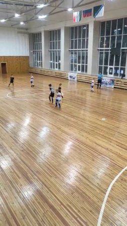 Мяч на дальней ноге от соперника