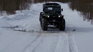 Перевозка труб вездеходом.