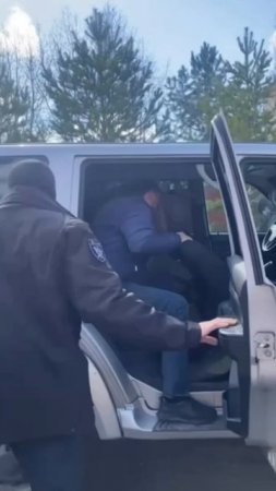 В Удмуртии при силовой поддержке спецназа Росгвардии по подозрению в получении взятки задержан замес