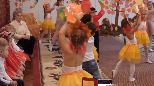 Талантливые детишки - танец осени в детском саду