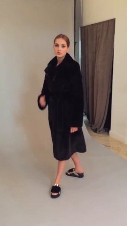 Норковая шуба Blackglama с меховым поясом и английским воротником
