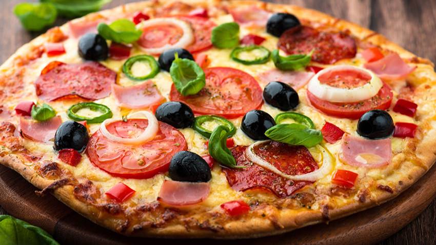 Её ЛЮБЯТ во всем мире!! Всегда разлетается со стола еще тёплой!!! ДОМАШНЯЯ ПИЦЦА