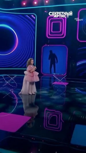 Они тааак похожи! Признавайтесь, на кого подумали?
#СекретныйАртист — сегодня 21:00