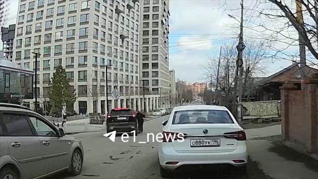 Происшествие
ДТП, самокатчик вылетает под колеса.
#euc #моноколесо
#моноколесоекатеринбург
#ДТП