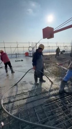 🏗️ Строительство в полном разгаре! 
12 апреля успешно прошел важный этап — заливка бетона! 💪