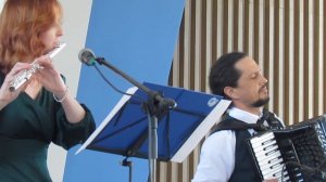 играет квартет "nuar orchestra"