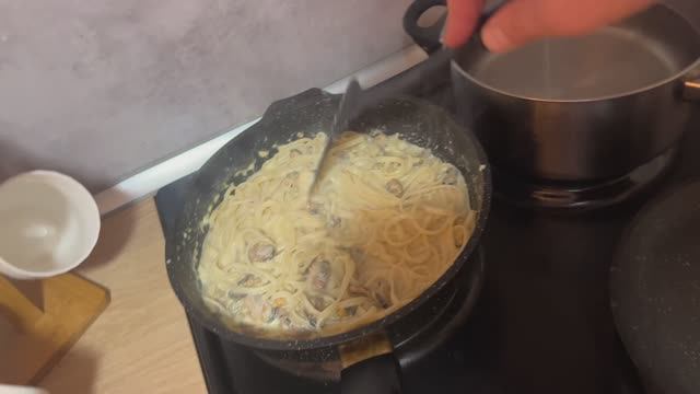 Паста с чилийскими мидиями в рубрике "Пожрём"