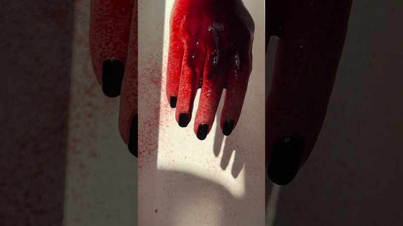 Жидкая кровь-спрей:Удобна для нанесения. Уже на Wb #halloween #аквагрим #материалы
