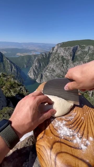 Zirvede Kiremit Tavada Menemen - Cooking menemen in a tile pan at the top